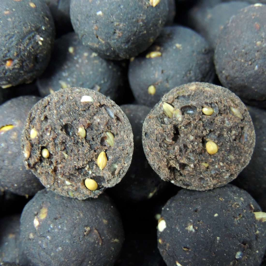 Trustin Baits » Dark Strong Fish Boilies (VE 2,5Kg)
